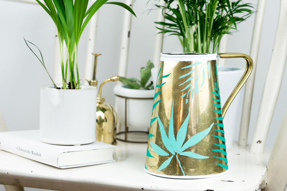 Tropical Upcycling DIY - Trendmaterial Messing grün inszeniert
